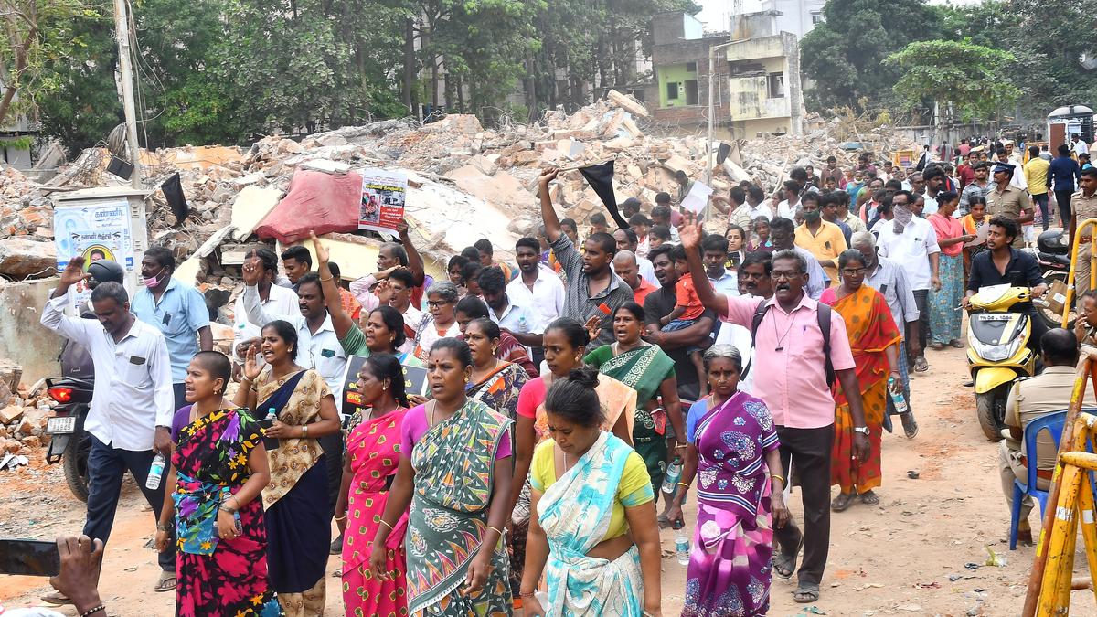 Govt. gives ₹10 lakh solatium to the kin of man who immolated himself ...