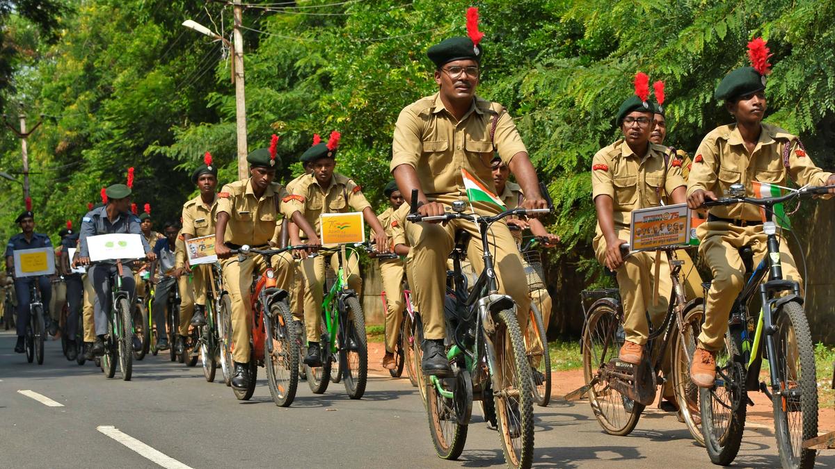 NCC cadets take out cycle rally - The Hindu