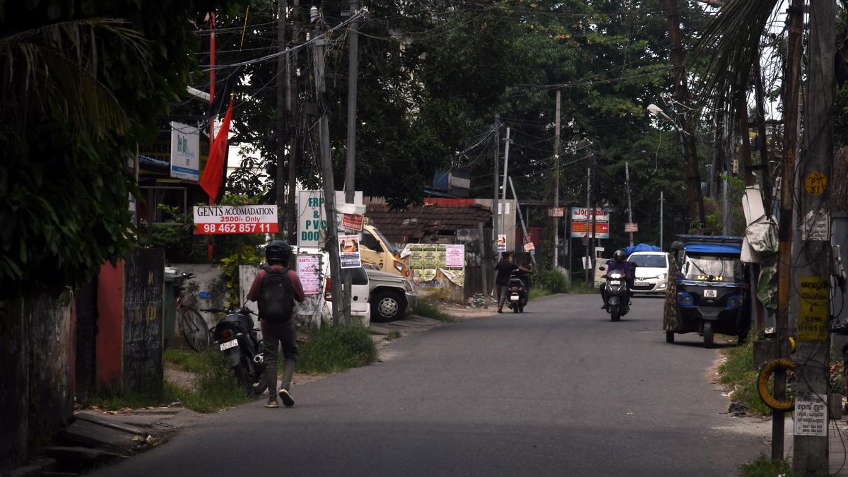 Residents petition Minister demanding speeding up of Thammanam ...