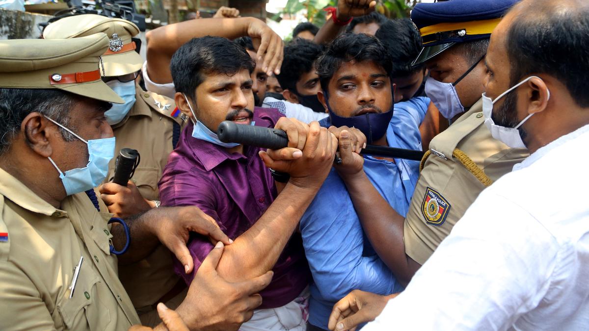 Kallai witnesses clash over K-Rail survey - The Hindu