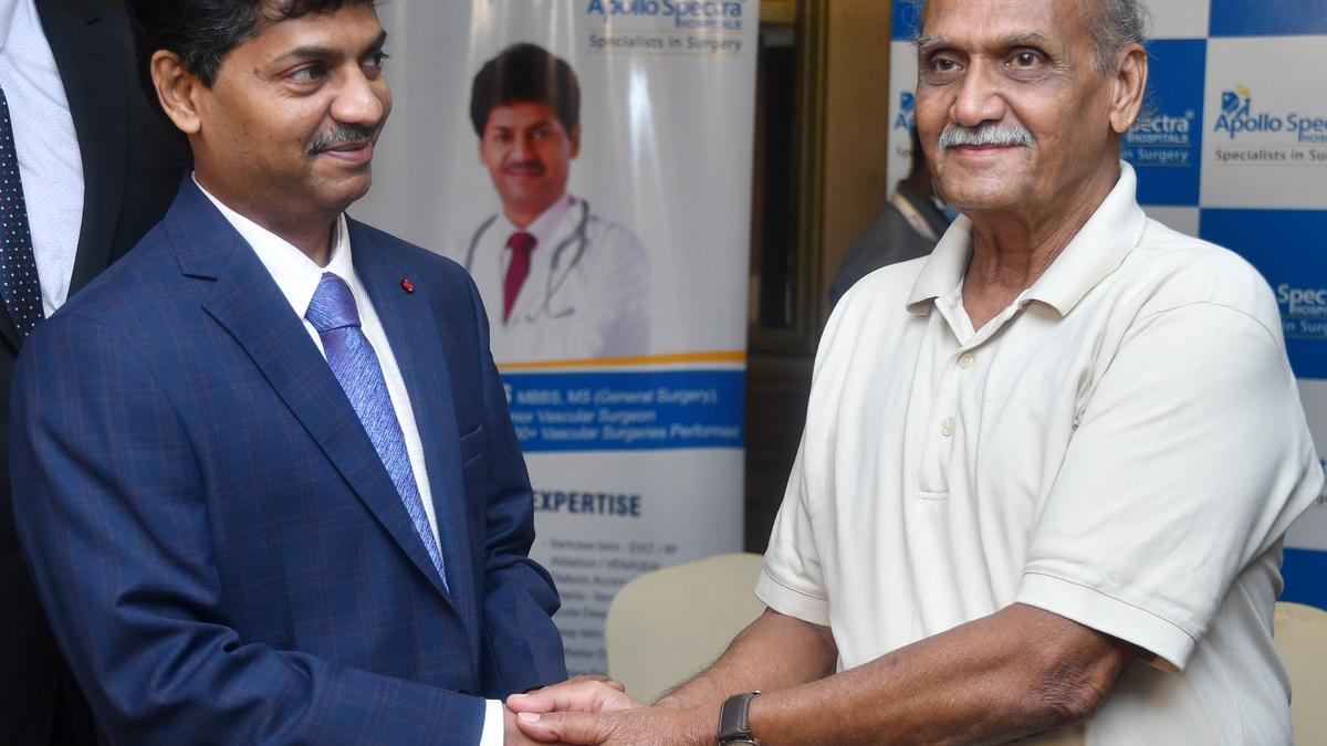 Elderly man undergoes hybrid endovascular procedure in city hospital ...