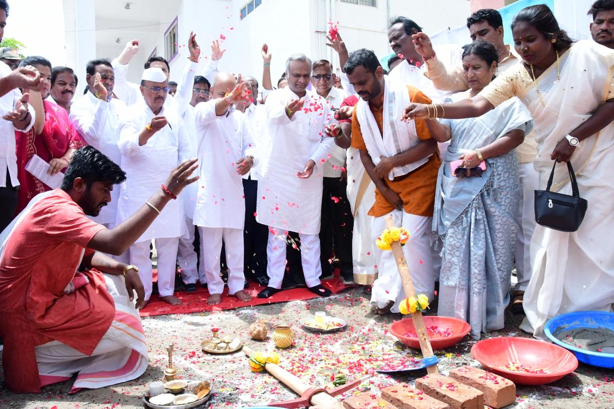 Foundation stones for critical care, burn units laid down at GIMS in ...
