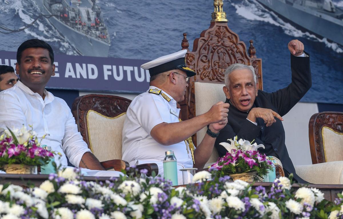 Indian Navy’s spectacular operational demonstration enthrals Vizagites ...