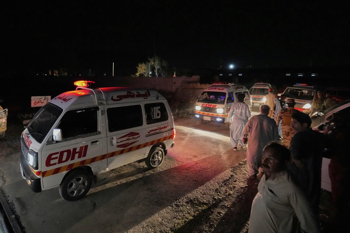 Pakistan train hijack: Siege ends; 21 passengers, 4 soldiers killed ...