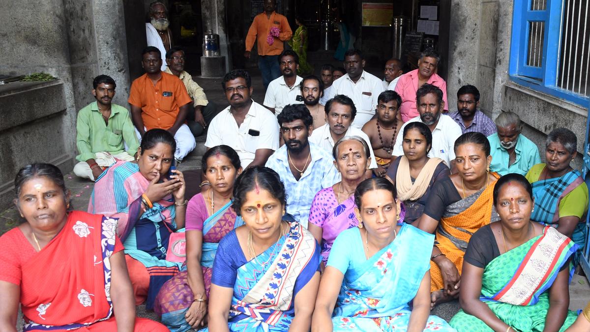 Temple workers stage dharna - The Hindu