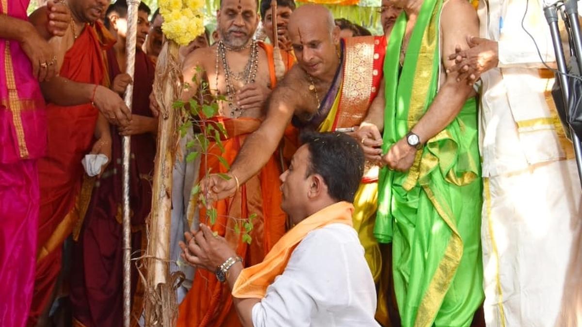 Putthige Mutt performs ‘Baale Muhurtha’ as prelude to 2024 paryaya ...