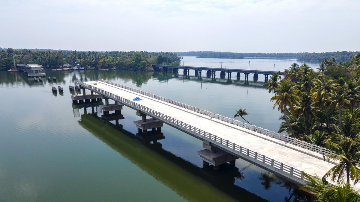 Uncertainty looms over Perumon-Pezhumthuruth bridge - The Hindu