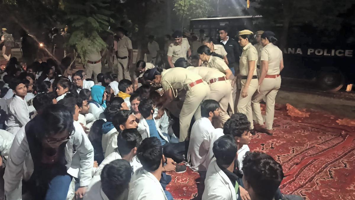 Agitating MBBS students give three-day ultimatum to Haryana government ...