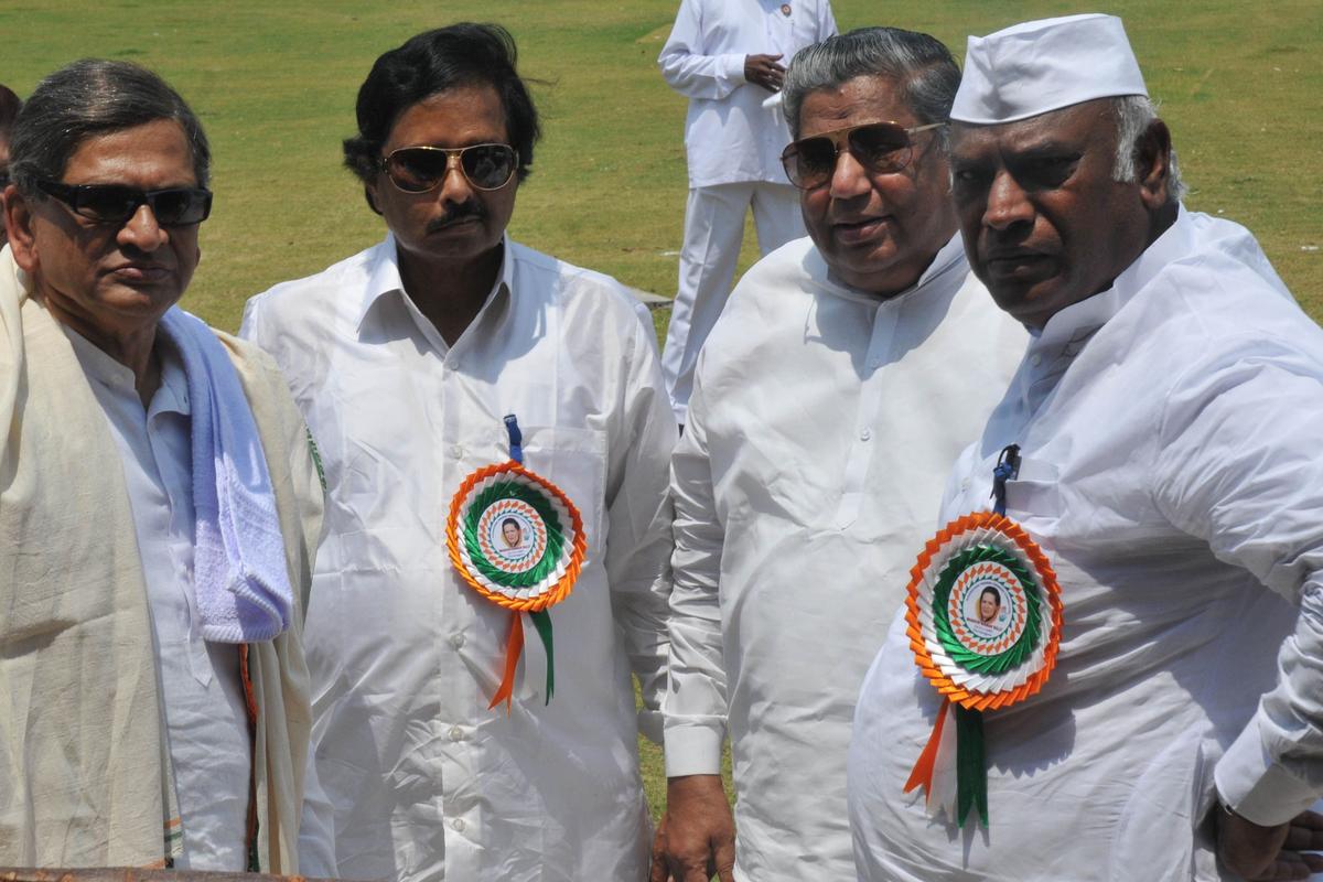 S.M. Krishna, former Karnataka CM and Maharashtra Governor, dies at 92 ...