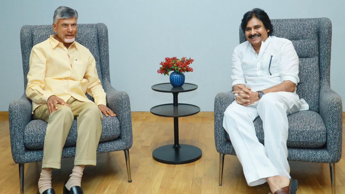 TDP chief Chandrababu Naidu meets JSP president Pawan Kalyan in ...