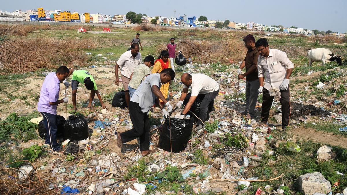 ‘Stop treating Vaigai river as a waste dump’ - The Hindu