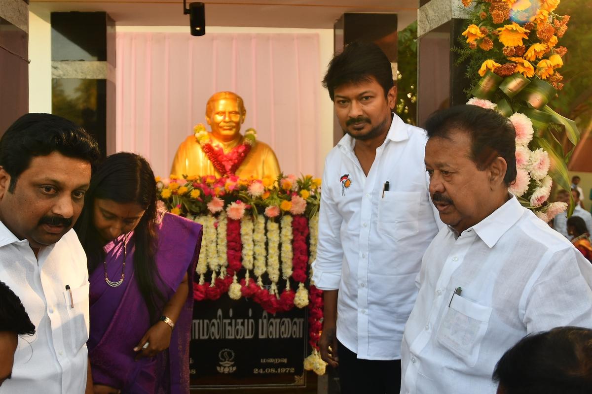 Udhayanidhi inaugurates jallikattu in Namakkal - The Hindu