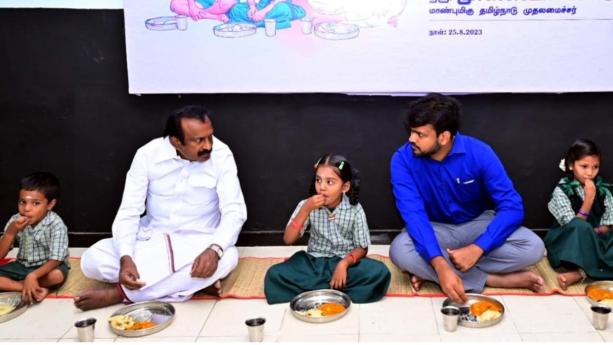 Ministers inaugurate CM’s Breakfast Scheme in Namakkal, Erode - The Hindu