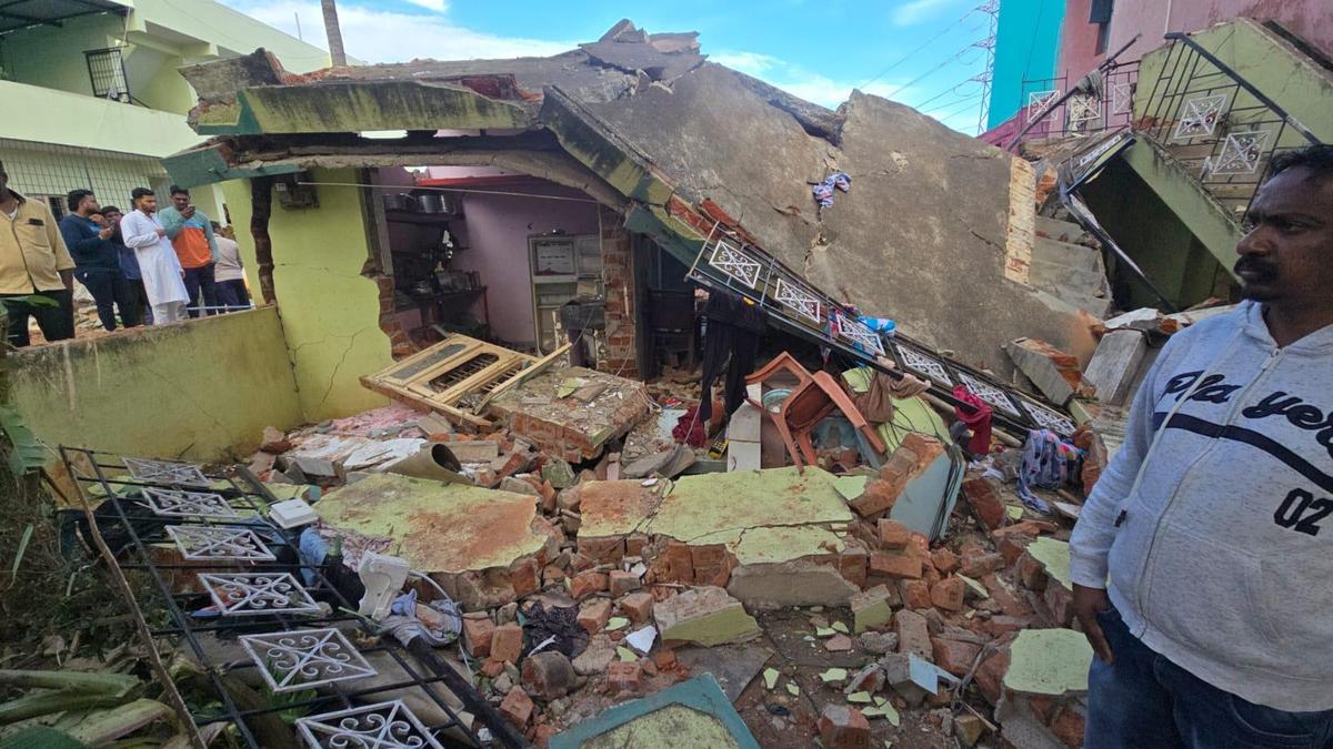 Woman killed, four others injured in an explosion owing to LPG cylinder ...