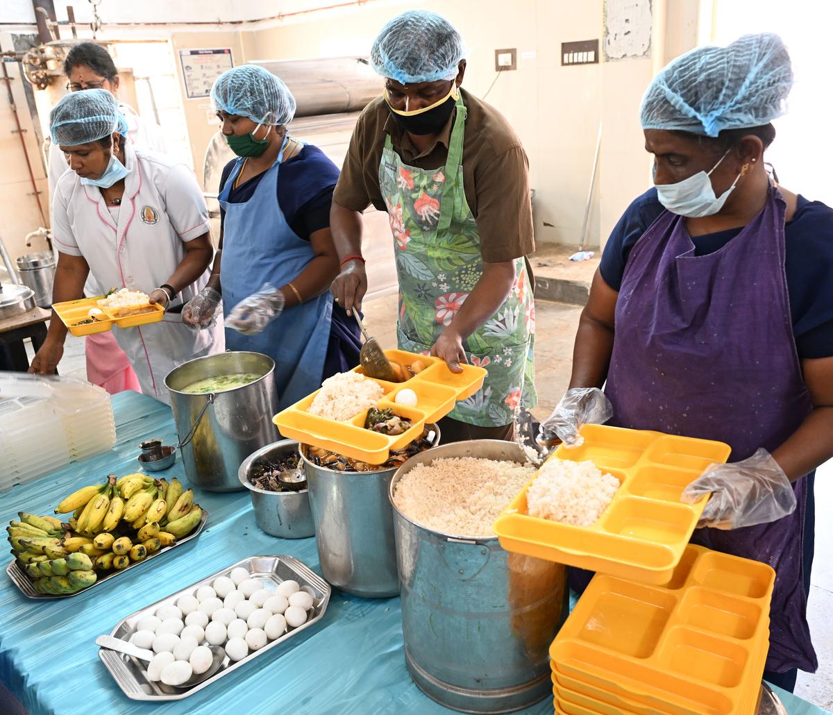 Tiruchi govt. hospital introduces reusable plastic trays to serve meals ...