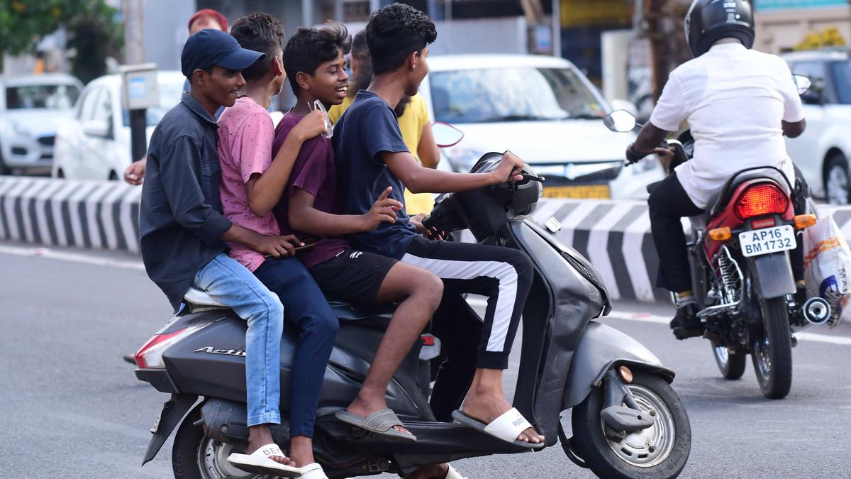 Minor drivers come under Telangana police scanner - The Hindu