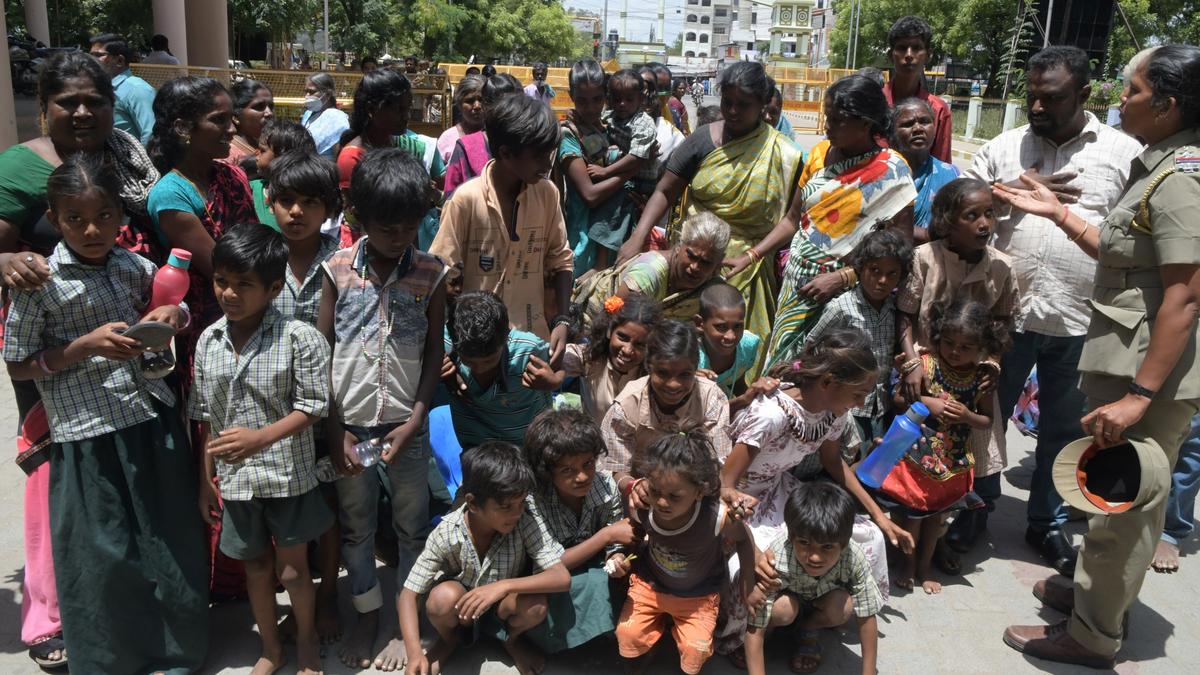 Families seek refund of money from woman in Erode - The Hindu