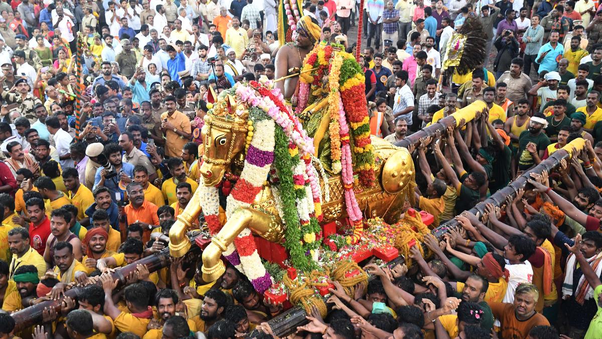 Chithirai festival at Madurai | Thousands of devotees witness Lord ...