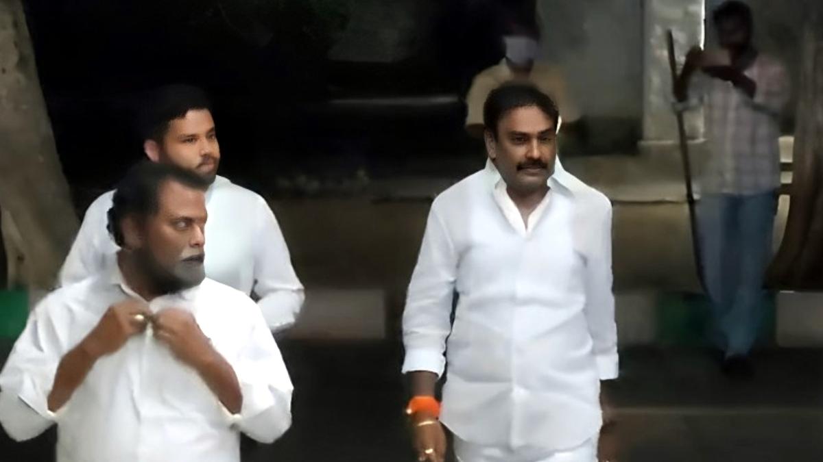 Poll violence: Absconded YSRCP Macherla MLA Pinnelli Ramakrishna Reddy meets Palnadu SP - The Hindu