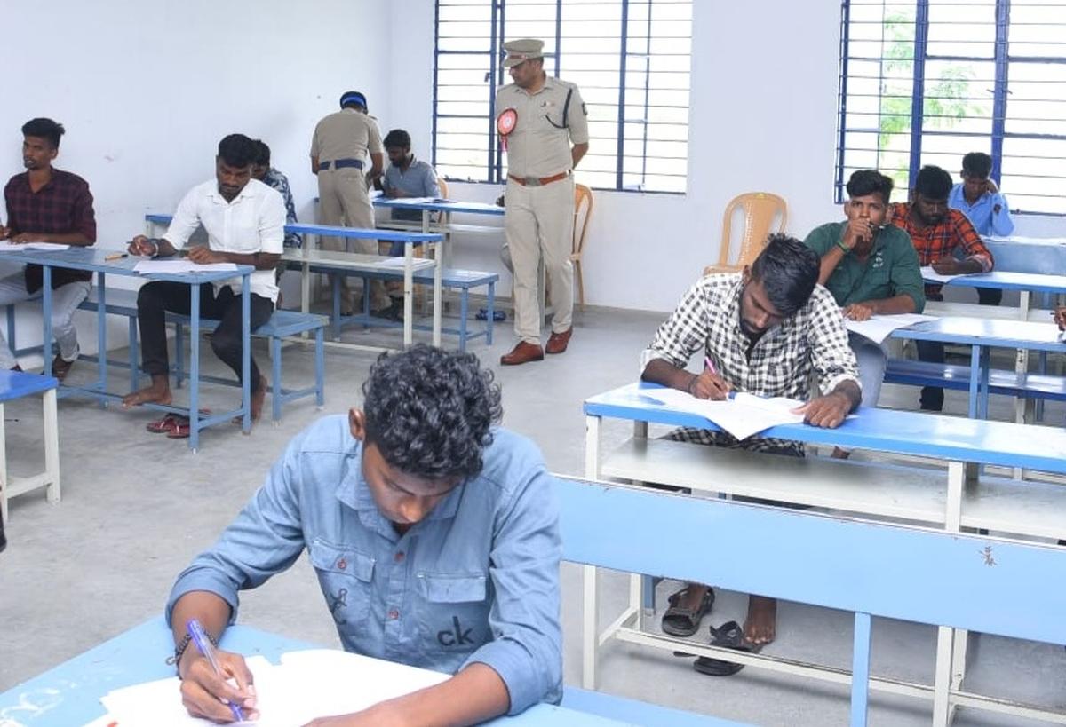 Over 18,800 take up TNUSRB exam in Dindigul, Theni districts - The Hindu