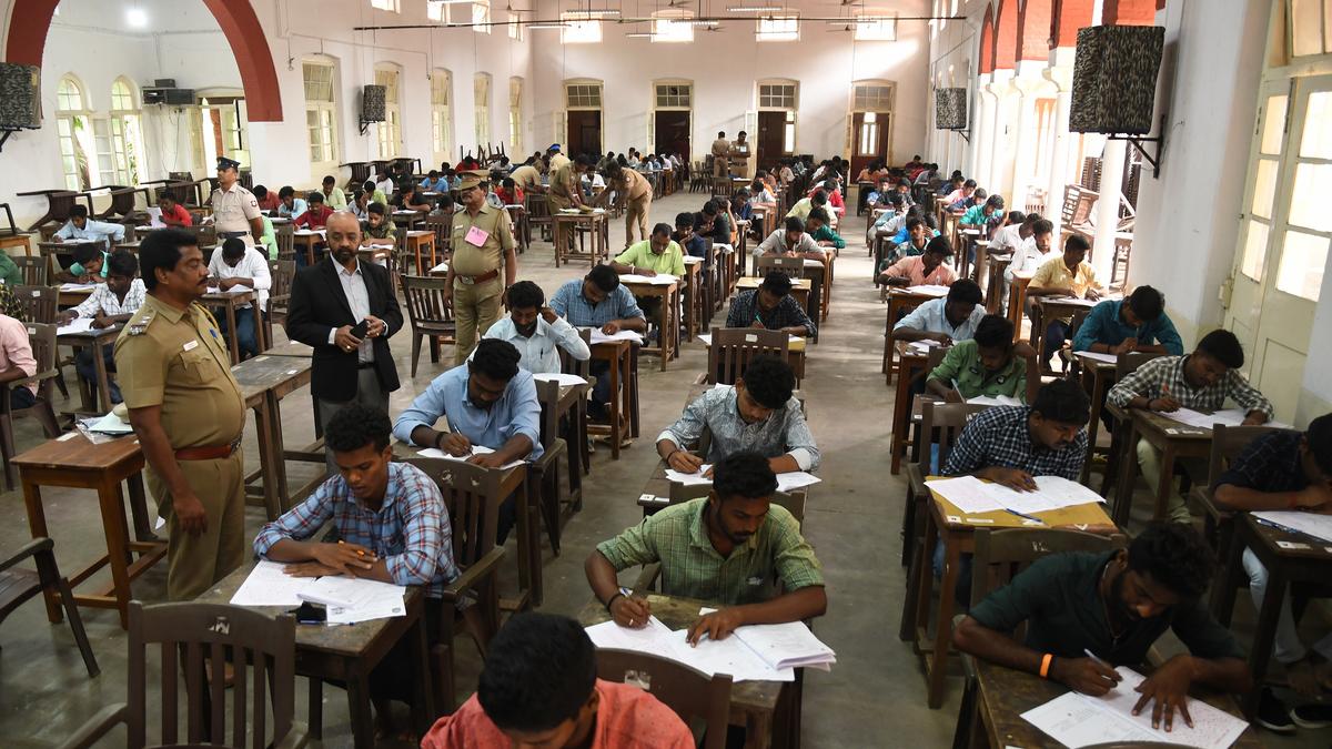 Over 23,000 appear for TNUSRB exam in Madurai district - The Hindu