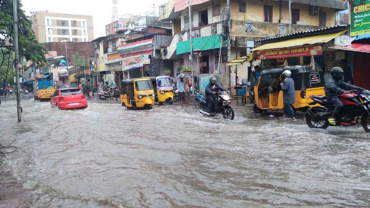 T.N. Rains: Traffic flow badly affected in Chennai, as motorists ...