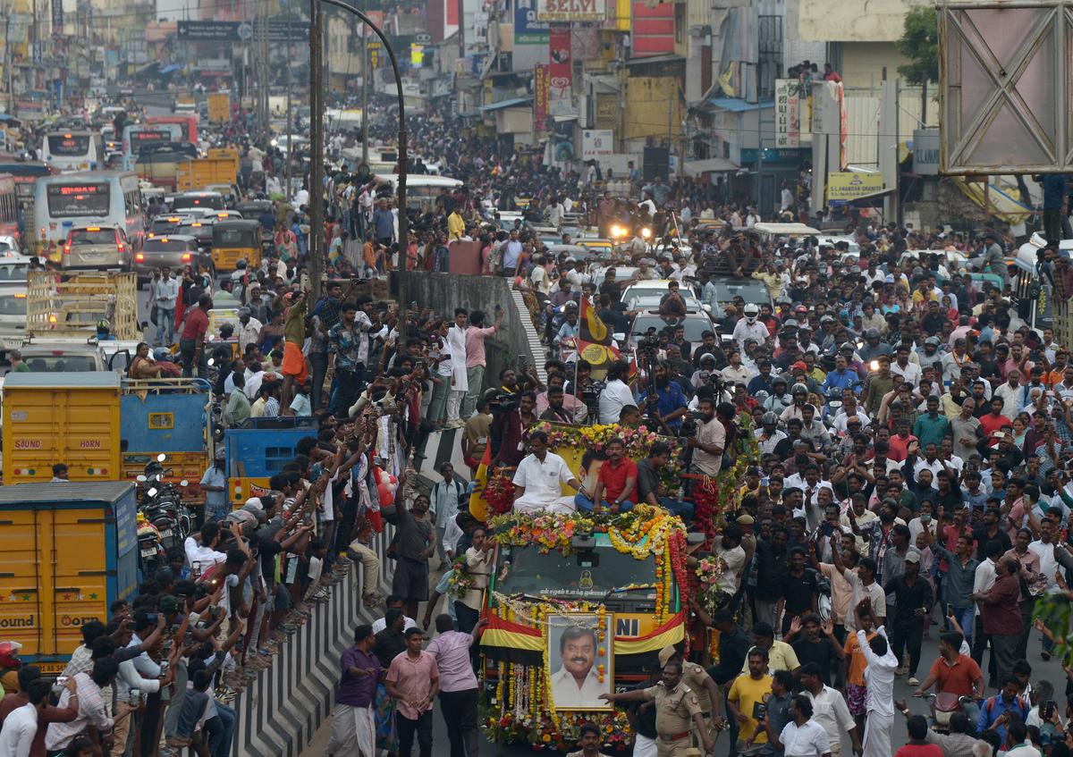 VIJAYAKANTH_FUNERAL_PROCESSION.jpg - The Hindu