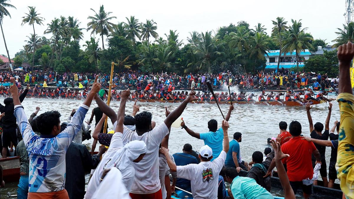 Nadubhagom Chundan wins Champakulam Moolam boat race - The Hindu