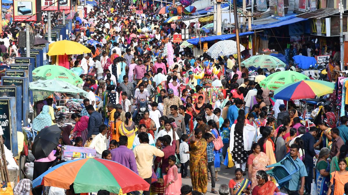Shopping areas crowded ahead of Deepavali - The Hindu