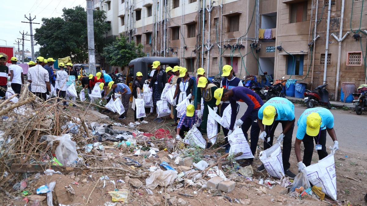 Students take part in plogging drive in Coimbatore - The Hindu