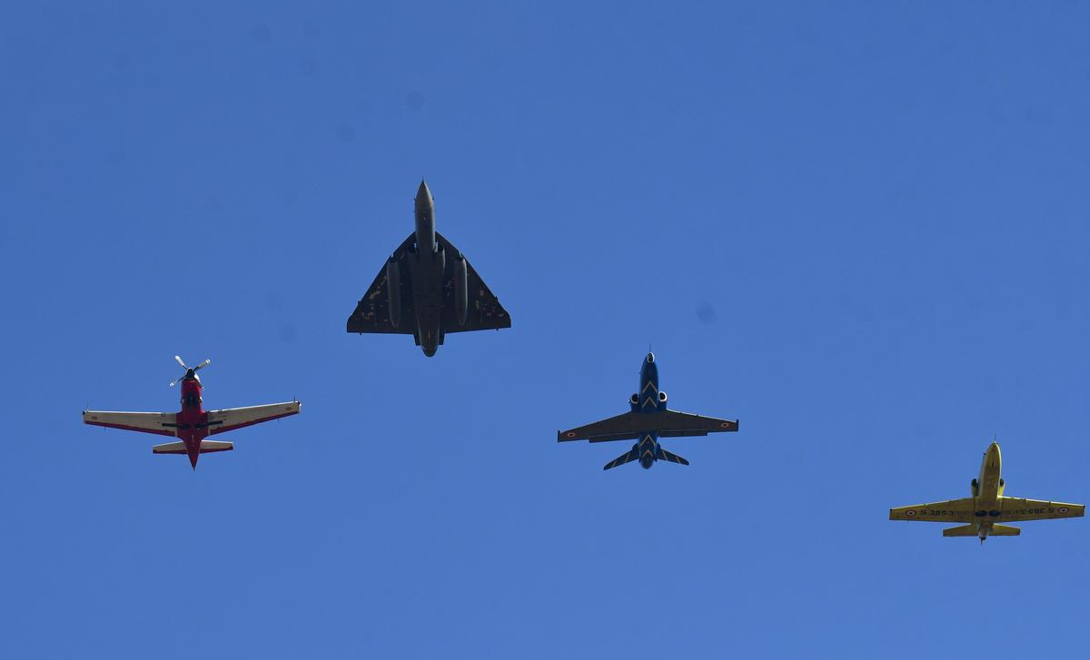 IAF Chief leads from the front as Aero India 2023 gets off to a ...