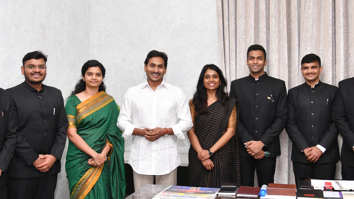 IAS probationers call on Chief Minister - The Hindu