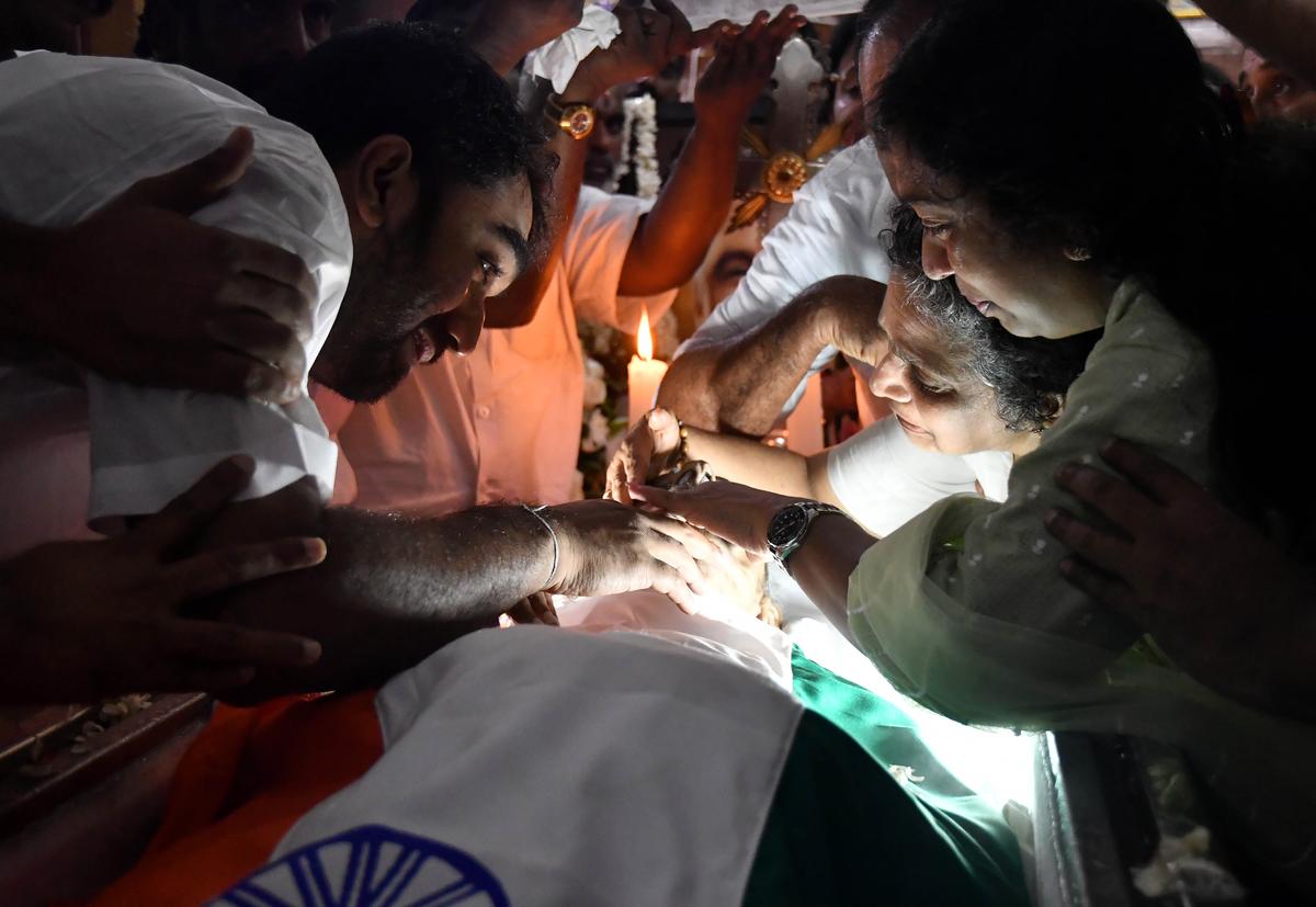 Kerala bids a lingering farewell to Chandy as the hearse bearing his ...