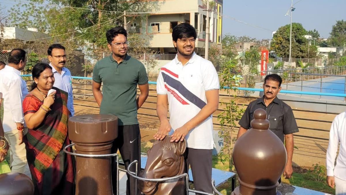 Stinking nala turned into lively lung space in Khammam - The Hindu