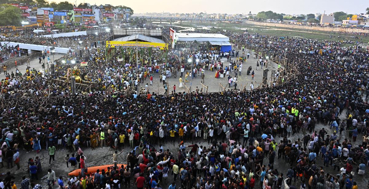 Chithirai festival | Sea of devotees gather at Madurai’s Vaigai river ...