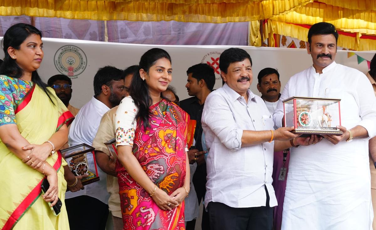 A cultural treat on a Rajamahendravaram street - The Hindu