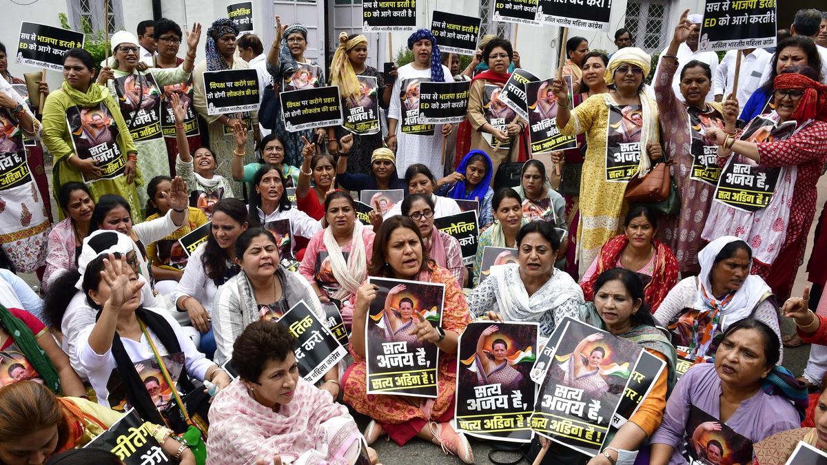 Delhi Congress, IYC stage protest against ED’s questioning of Sonia ...