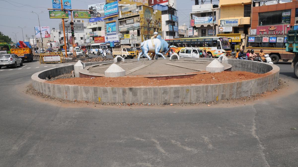 Roundabout works at Kalaimadu Silai Junction in Erode speeded up - The ...