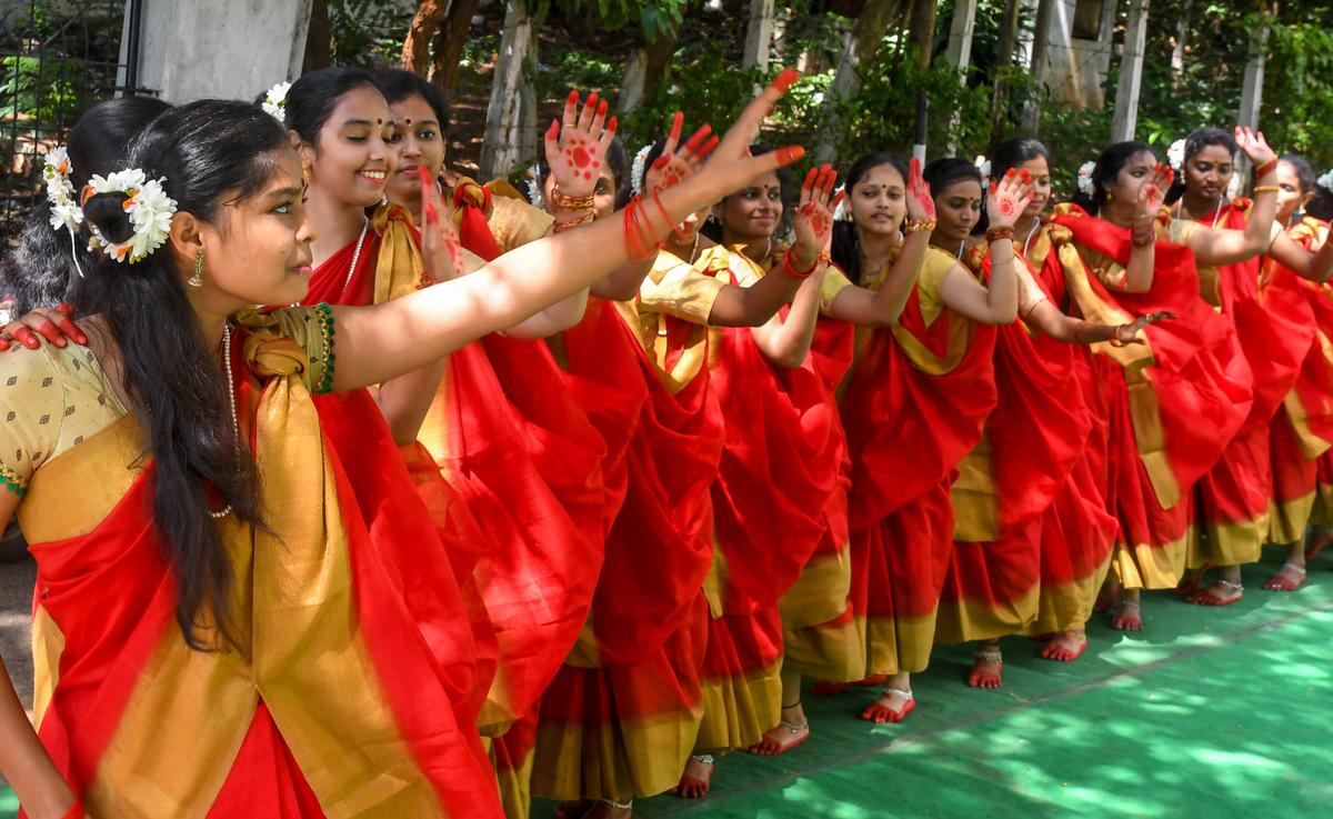 Visakhapatnam: Tribal Food Fair organised in Andhra University - The Hindu