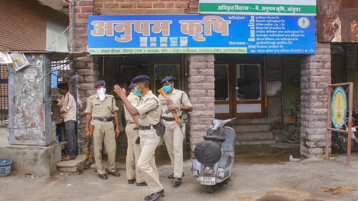 Fertiliser exports scam | CBI searches premises of Rajasthan CM’s brother and others - The Hindu