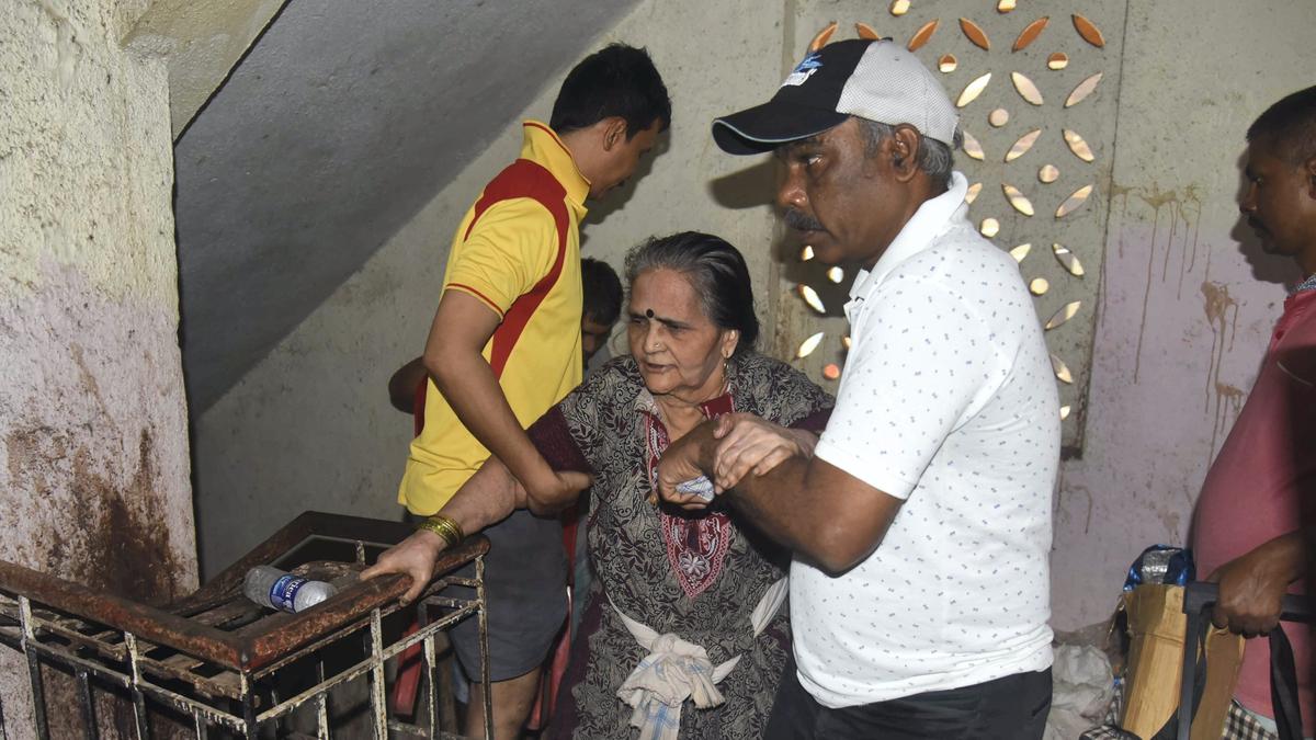 Fire breaks out in Mumbai high-rise building; nine people suffer from ...