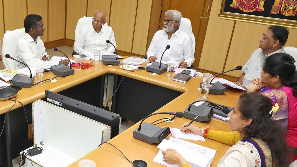 TTD decides to appoint spiritual orator Chaganti Koteswara Rao as its ...