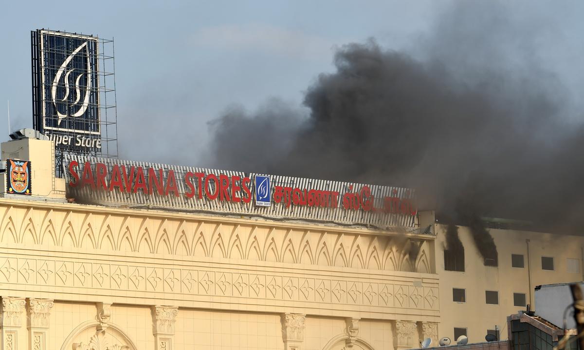 Fire breaks out at shopping complex in Madurai - The Hindu