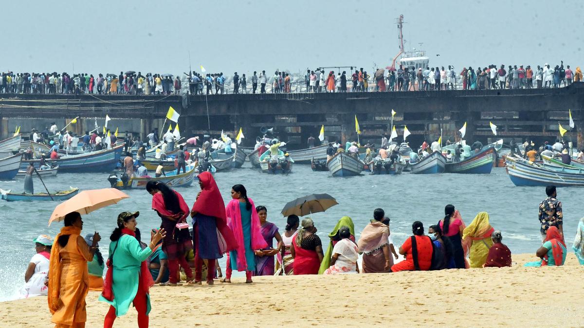 No blockade for heavy vehicles headed to Vizhinjam project site ...