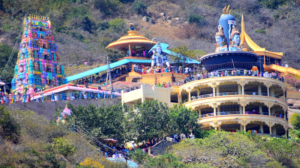 100-ft Prabhalu cynosure of all eyes at Kotappakonda as lakhs have ...