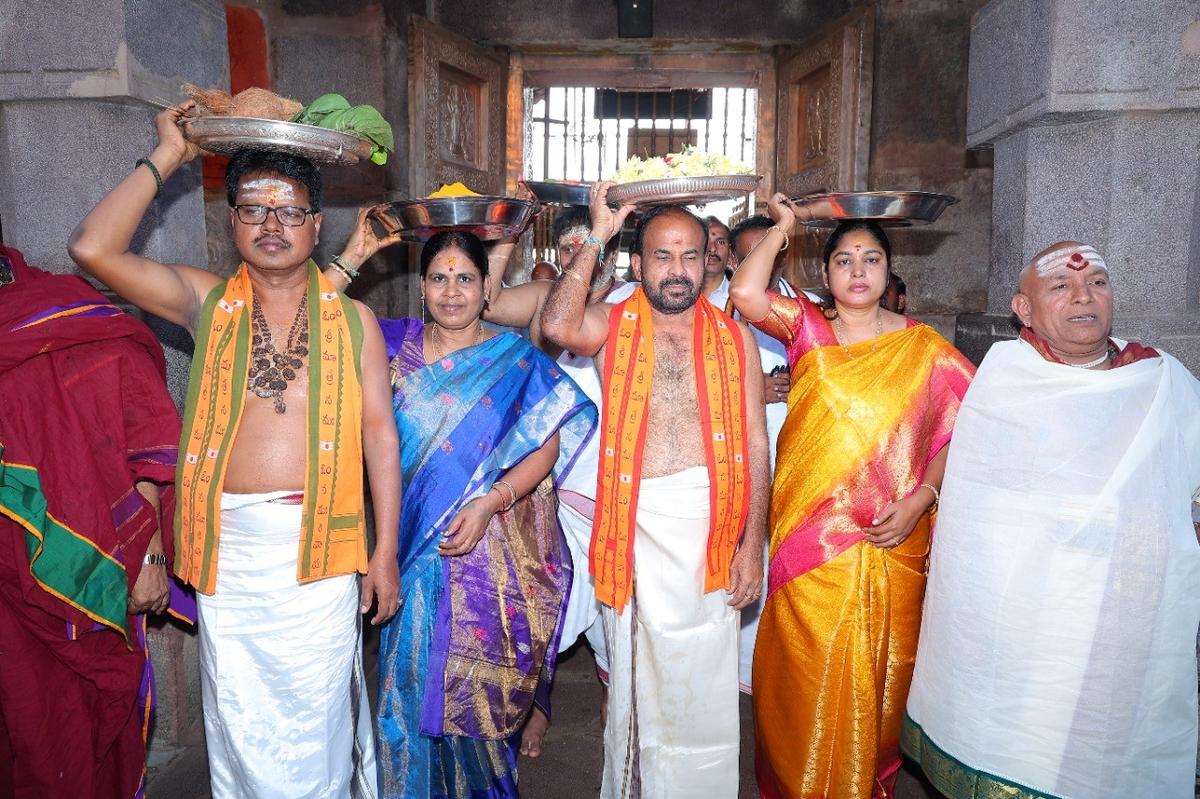 Devi Navaratri fete begins on a grand note at Srisailam - The Hindu