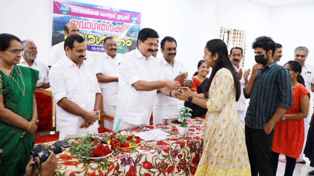 Classes for new MBBS batch at Idukki Medical College begin - The Hindu