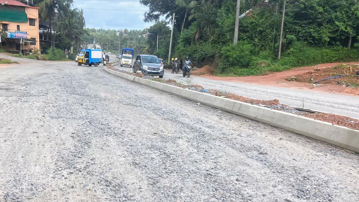 Thokkottu-Deralakatte Road, though four lanes, does not offer a smooth ...