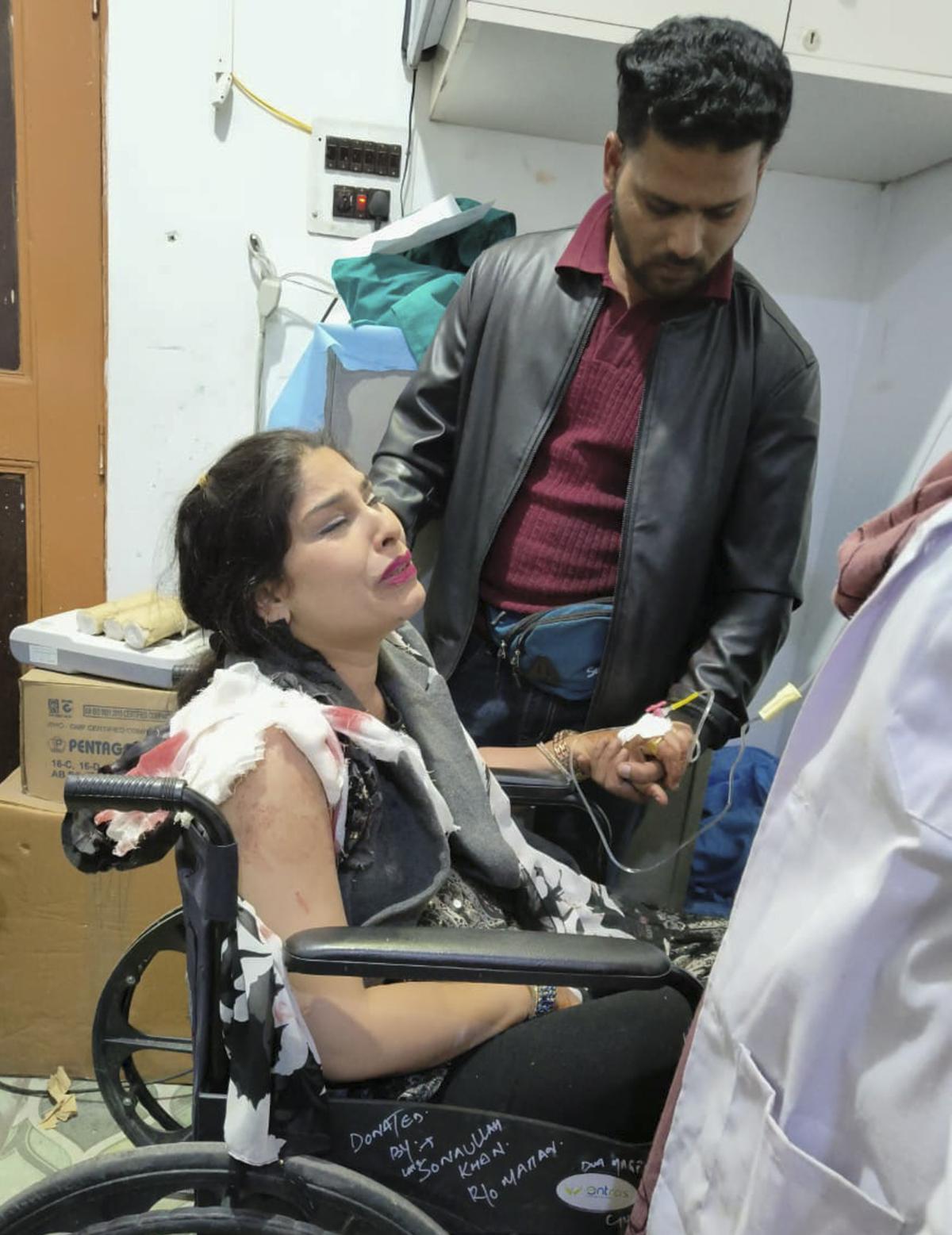 Terrorist attacks in Kashmir: Ex-sarpanch killed in Shopian, tourist ...