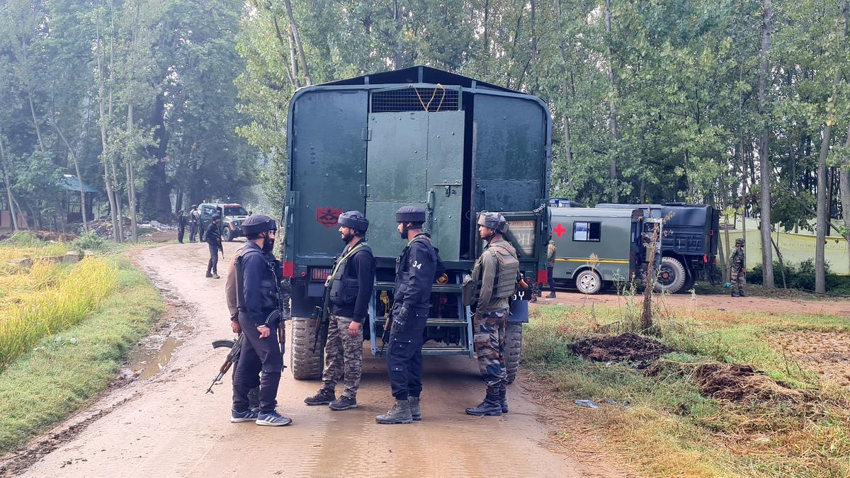 Two terrorists killed, five secuirty personnel injured in encounter in J&K’s Kulgam - The Hindu